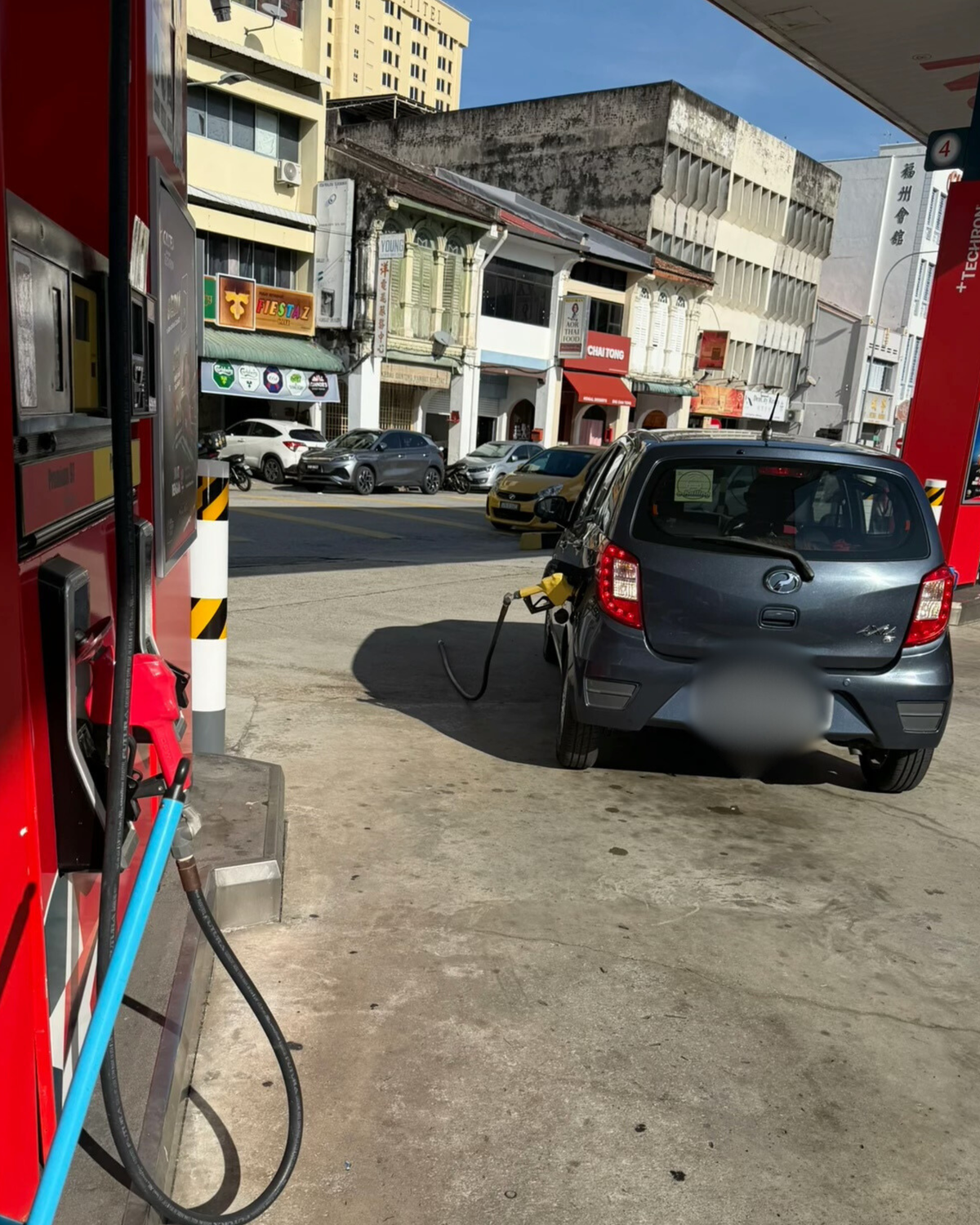 Perodua Axia Drives Off With RON95 Petrol Pump At Penang Station ...