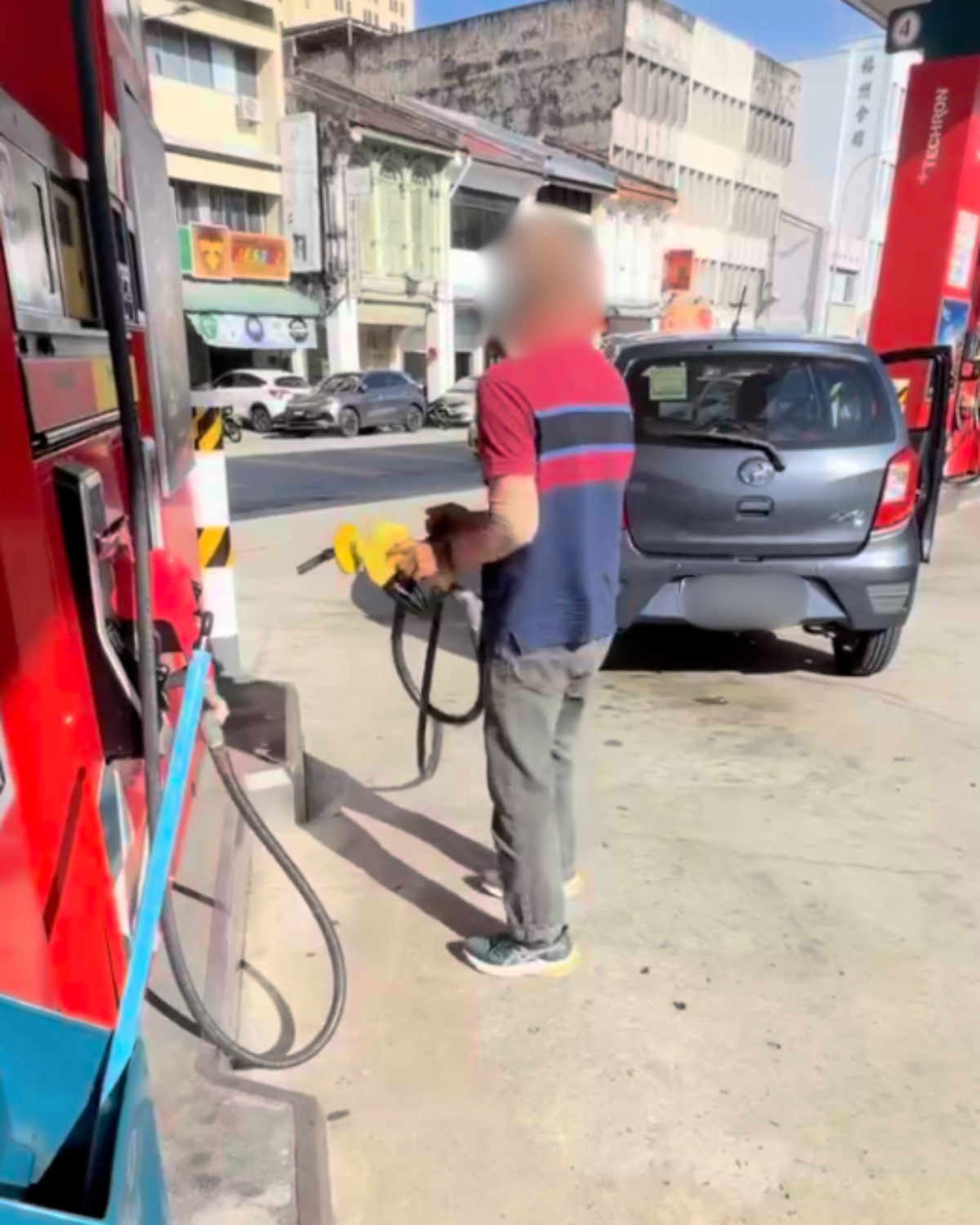 Perodua Axia Drives Off With RON95 Petrol Pump At Penang Station ...