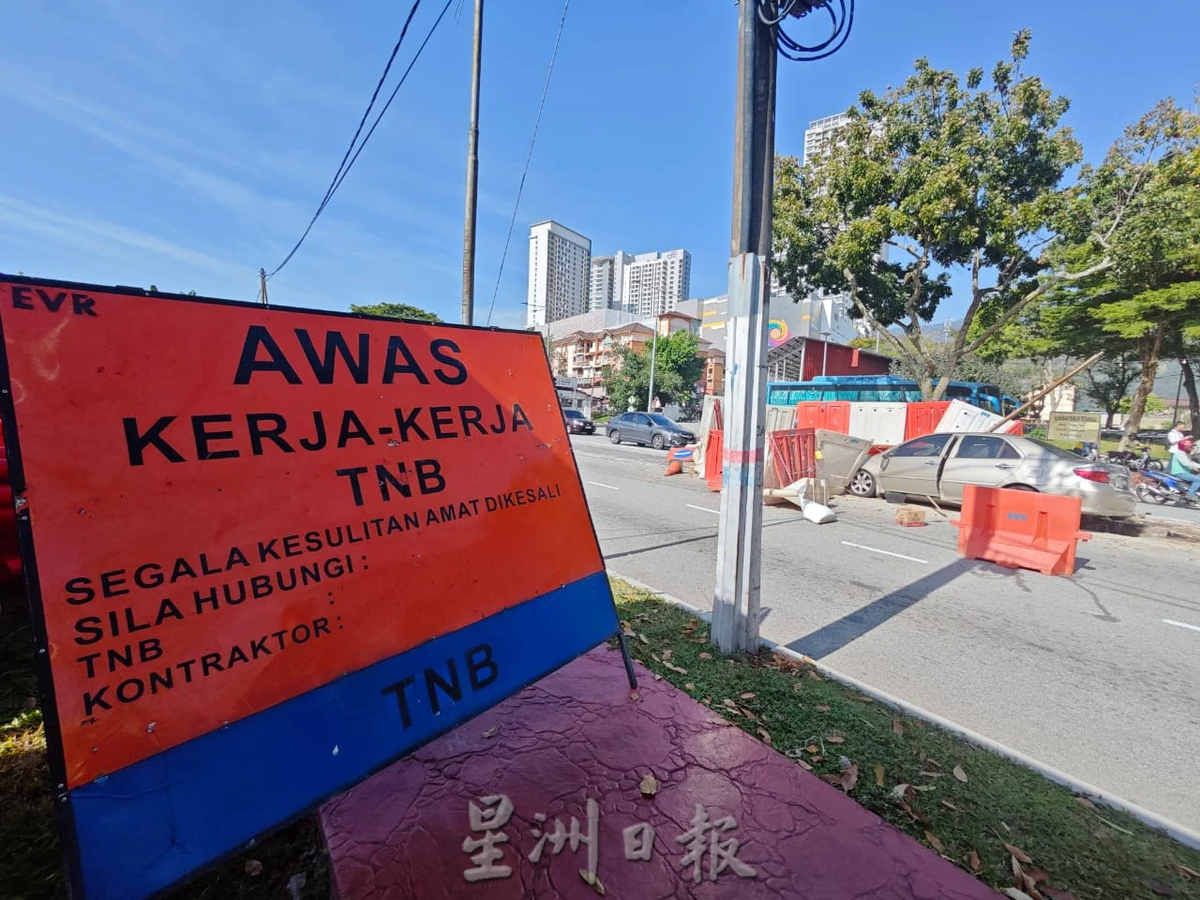 67yo M'sian Man Dies After Metal Pole Impales Vehicle In Freak Accident ...